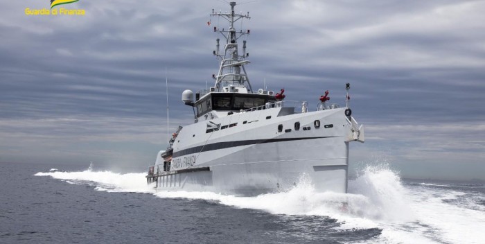 La nave più grande della Guardia di Finanza è ripartita da Napoli | La ...